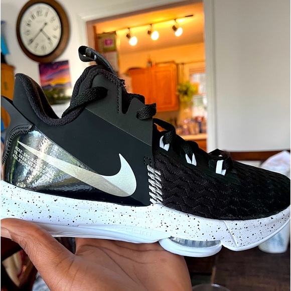 Nike | Shoes | Nwot Mens Nike Lebron Witness 5s Sz 85 | Poshmark